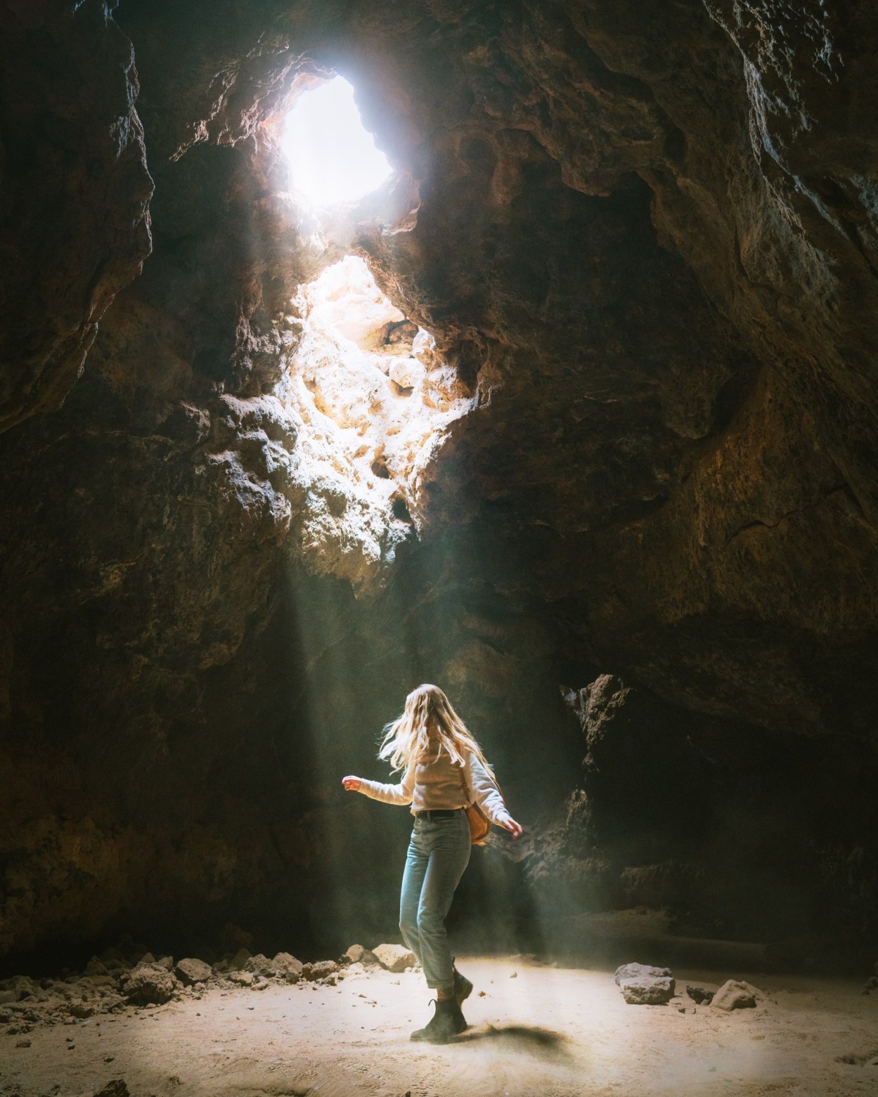 Mojave Lava Tube in California: Light beams and everything you need to ...