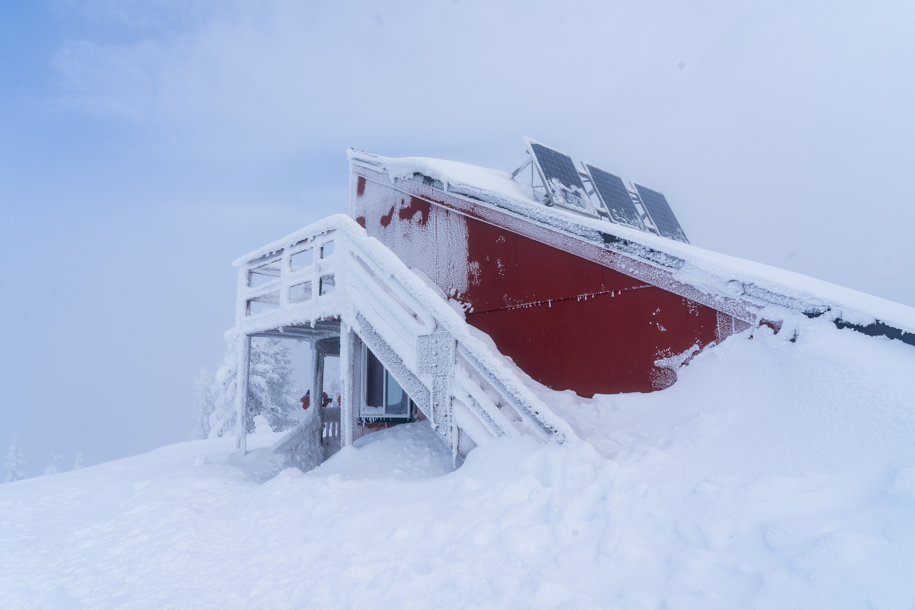 Hike to High Hut Backcountry Cabin at Mount Rainier - Miss Rover